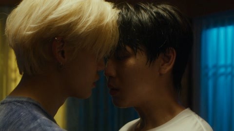 BETWEEN US: A HISTÓRIA DE AMOR DE WIN E TEAM ESTREOU